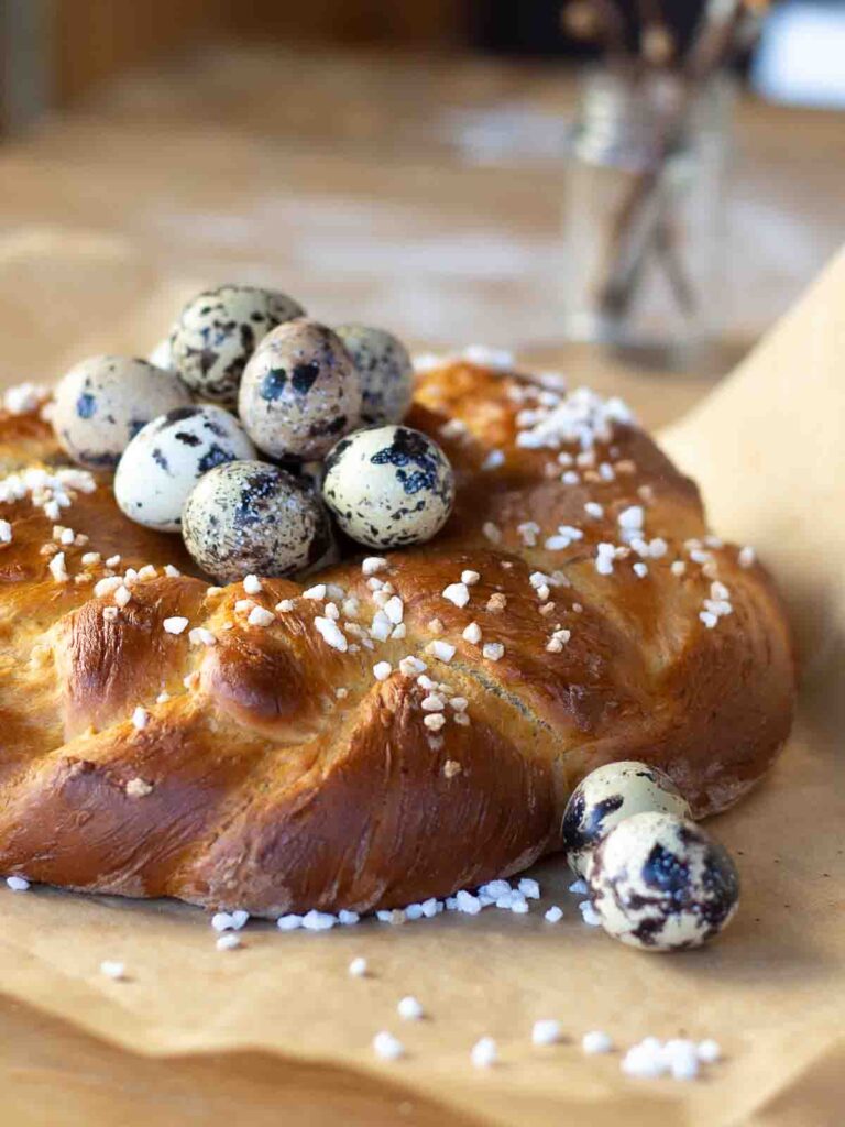 Osterstriezel | Osterkranz Rezept aus süßem Hefeteig