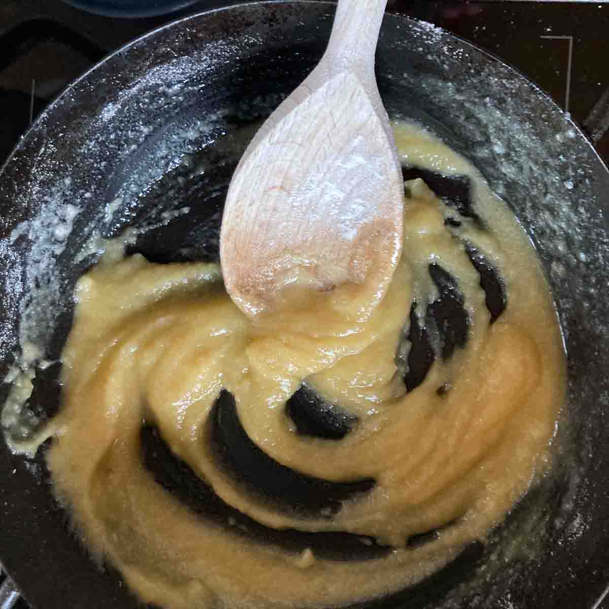 How to make simple white roux from butter and flour