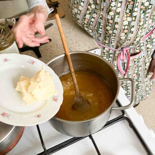 GRANNY'S TRADITIONAL CHRISTMAS GINGERBREAD COOKIES